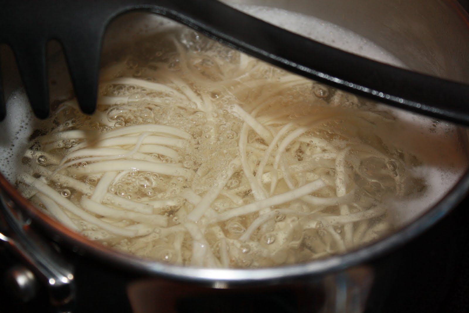 [mostly] organic.: How to boil noodles (in Taiwanese)