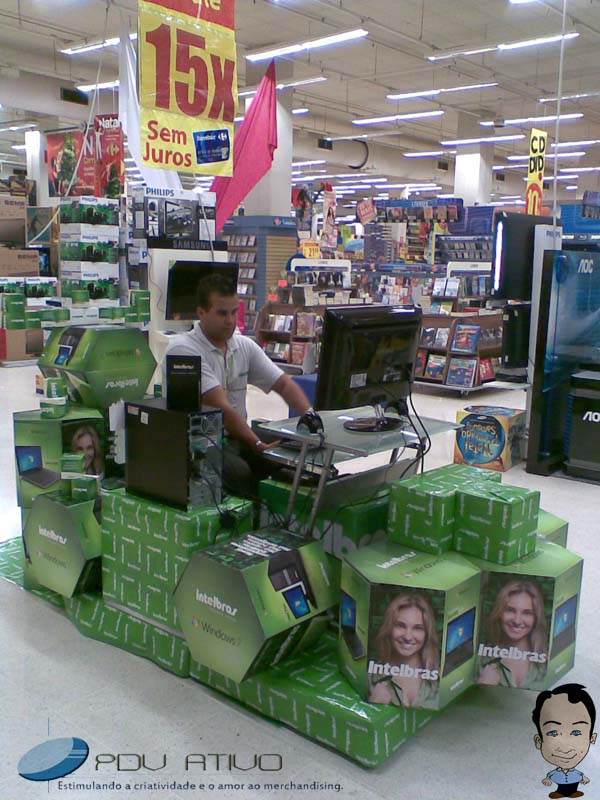 Merchandising - Carro de formula 1 Intelbras ~ PDV Ativo