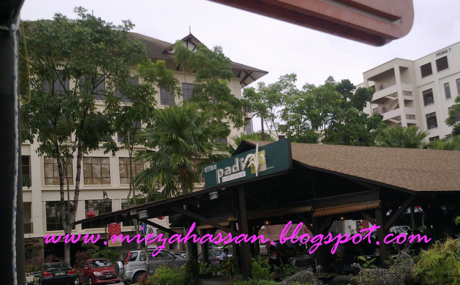 h!dUp SeindaH b!asa BahaG!@ LuaR B!asA: RESTORAN PADI HOUSE