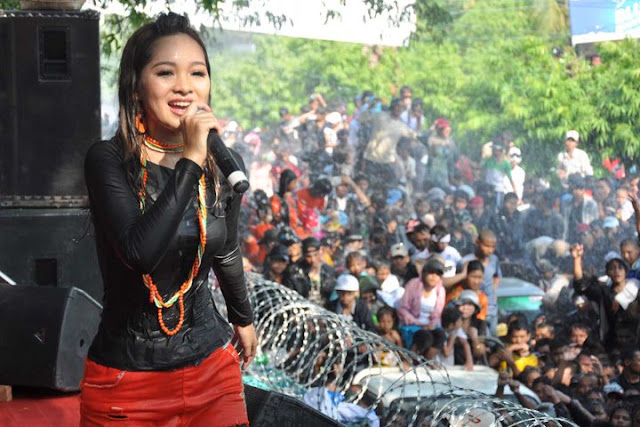 Myanmar Singers Hot Performance At Mandalay Alpine Thingyan Stage ...