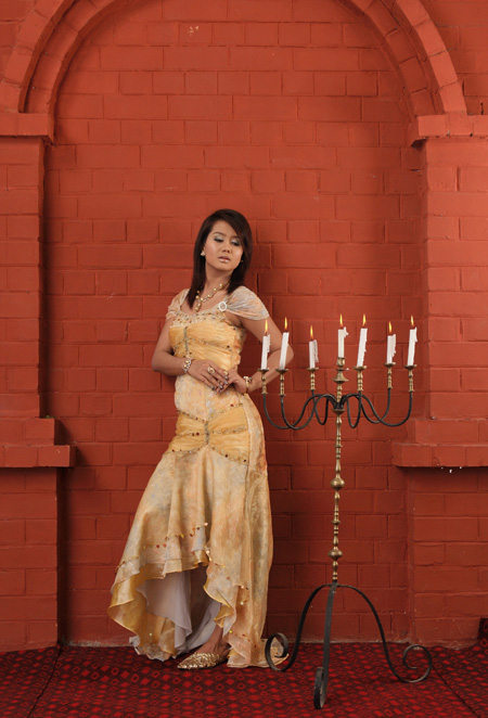 Myanmar Actress, Su Pan Htra with Designer Kaung Myat's Fashion Dress