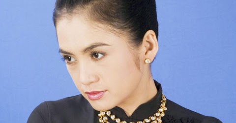 Nandar Hlaing In Beautiful Burmese Fashion Dress