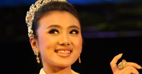 Myanmar Actress, May Kabyar at Hnin Si Yin Khwan A Nyeint Performance