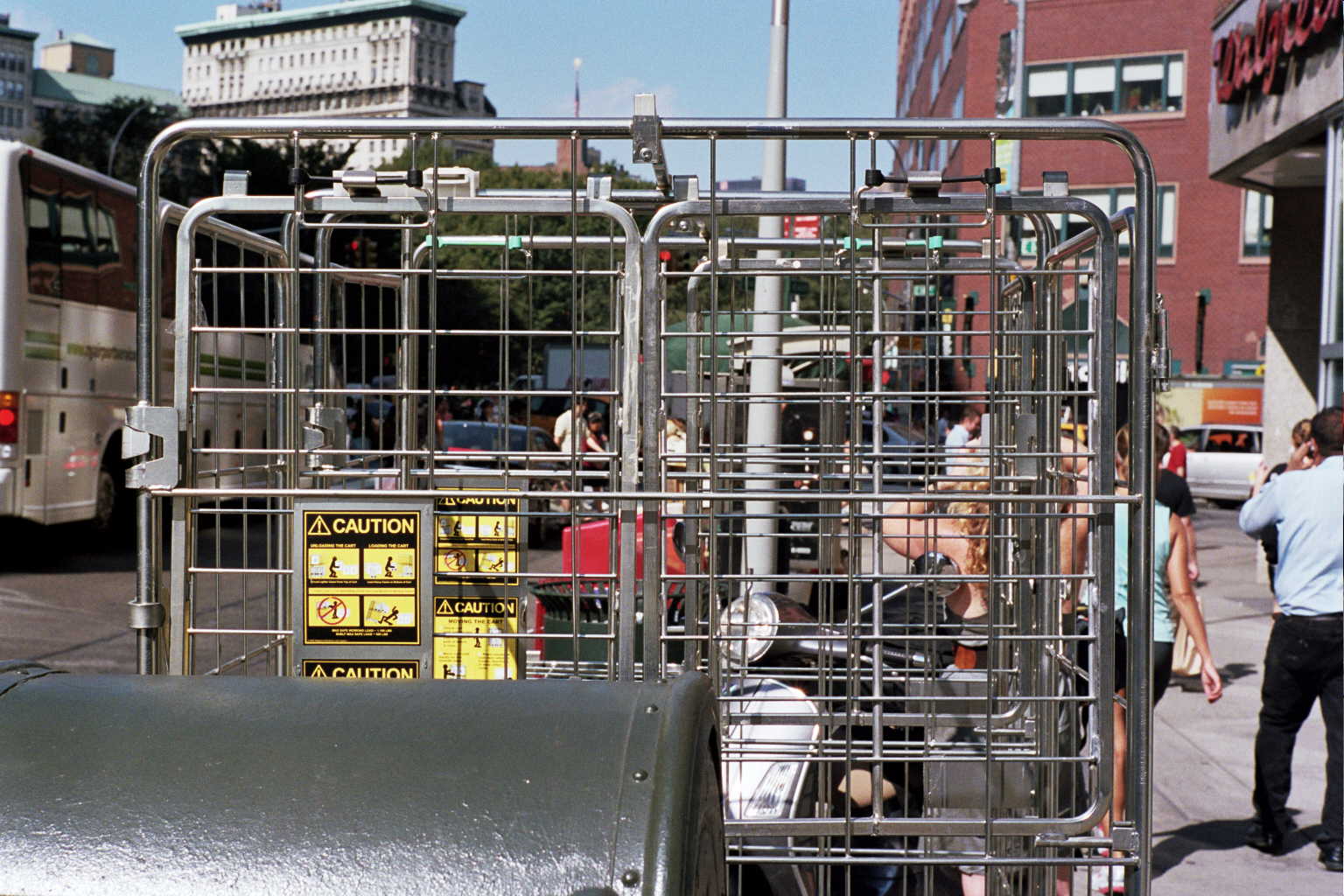 IN RESIDENCE @ APEXART WITH ROY SAMAHA