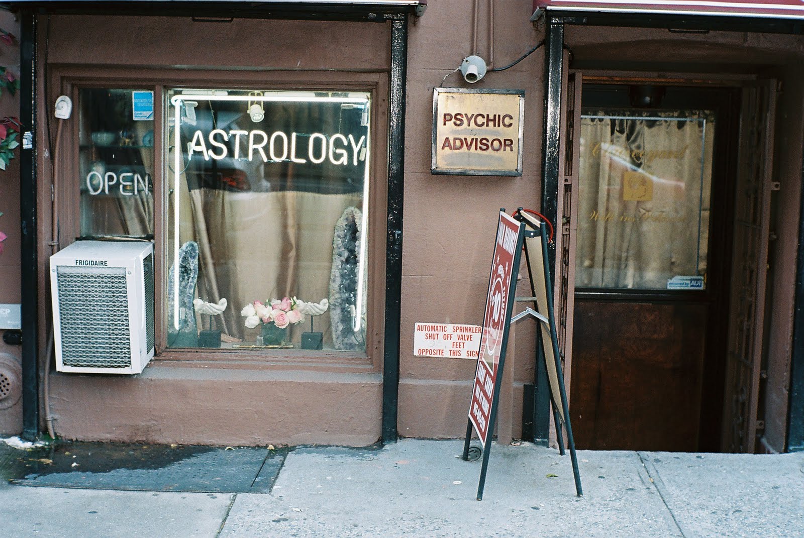 IN RESIDENCE @ APEXART WITH ROY SAMAHA