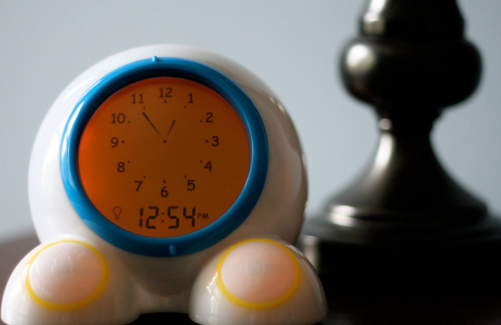 Mess :-( or Impressed :-): Teach Me Time! Kids Alarm Clock & Nightlight