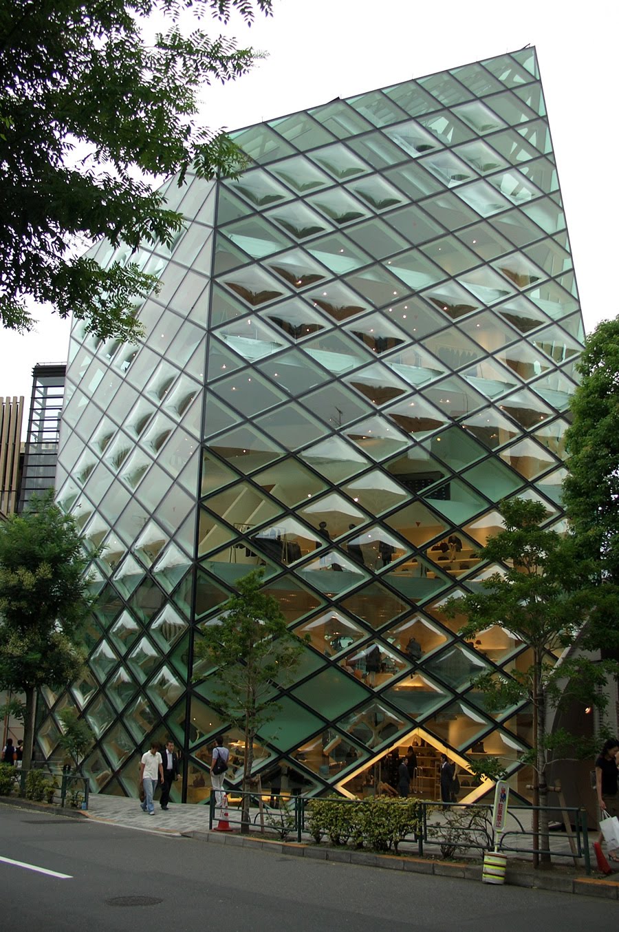LUXO - SEPHORA BH: PRADA - OMOTESANDO