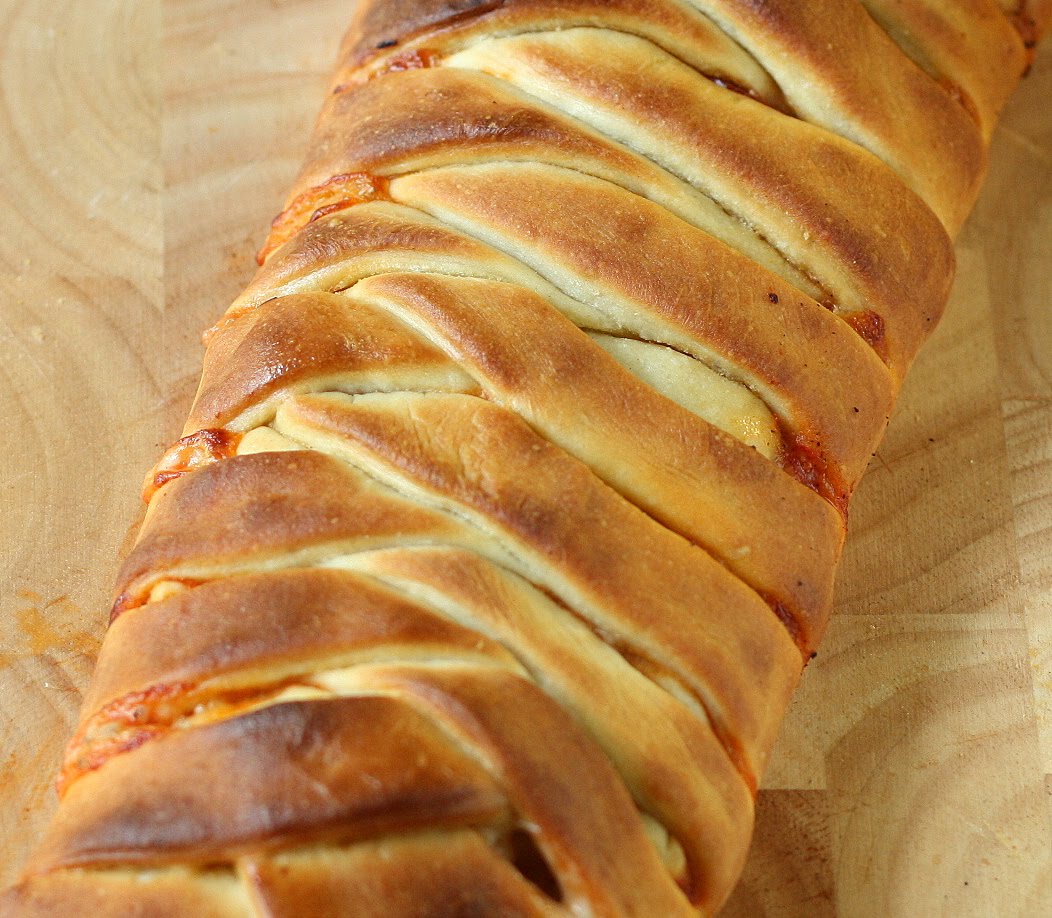 Mangio da Sola: Pizza Braid and My Makeshift Pizza Sauce