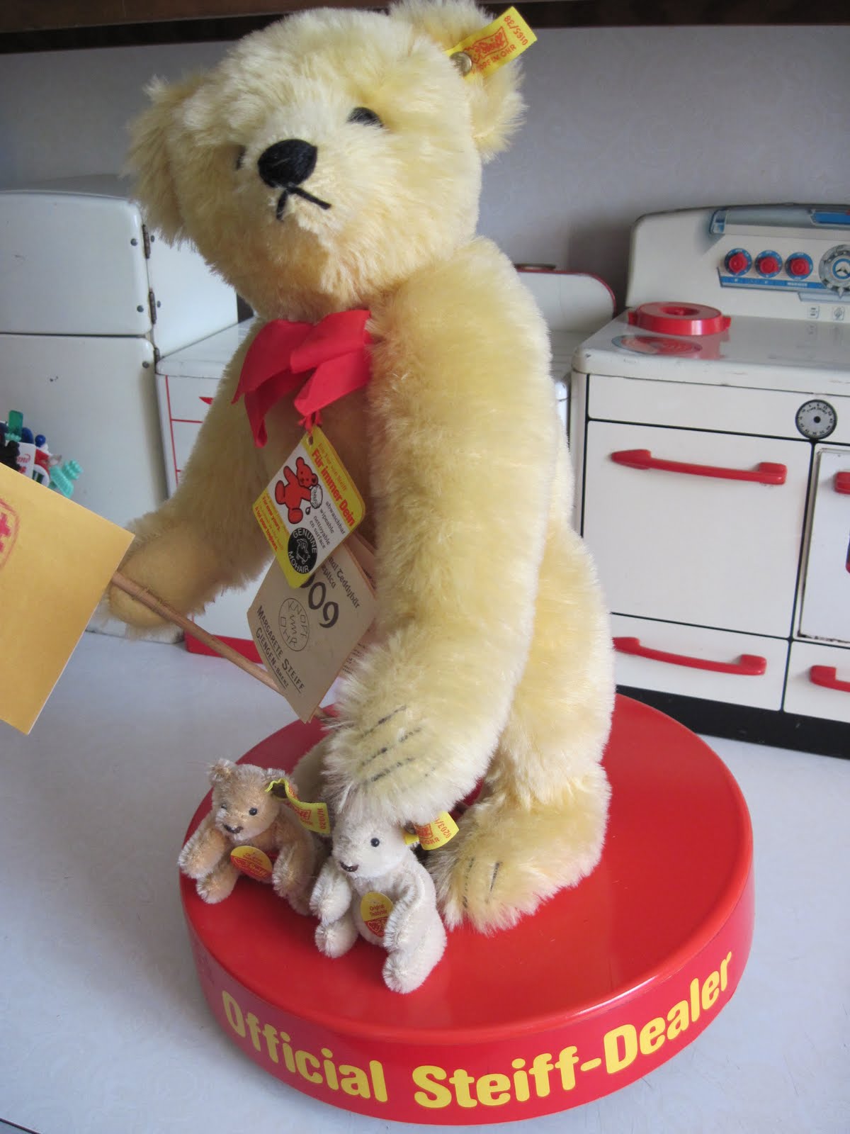 Tracy's Toys (and Some Other Stuff): Steiff Dealer Display Piece