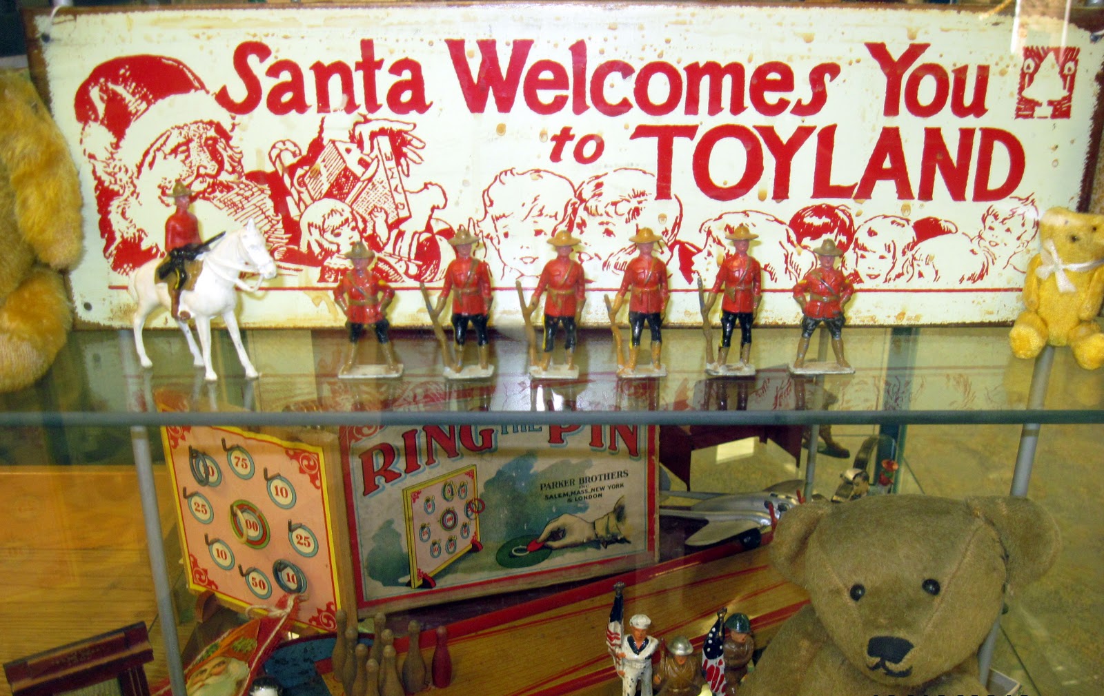 Tracy's Toys (and Some Other Stuff): Santa Welcomes You To Toyland