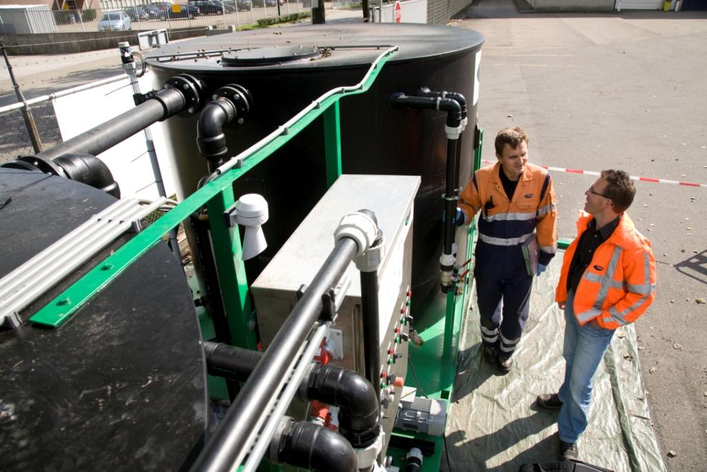 In situ bodemsanering: bioschermen met innovatieve injectie-unit bij ...