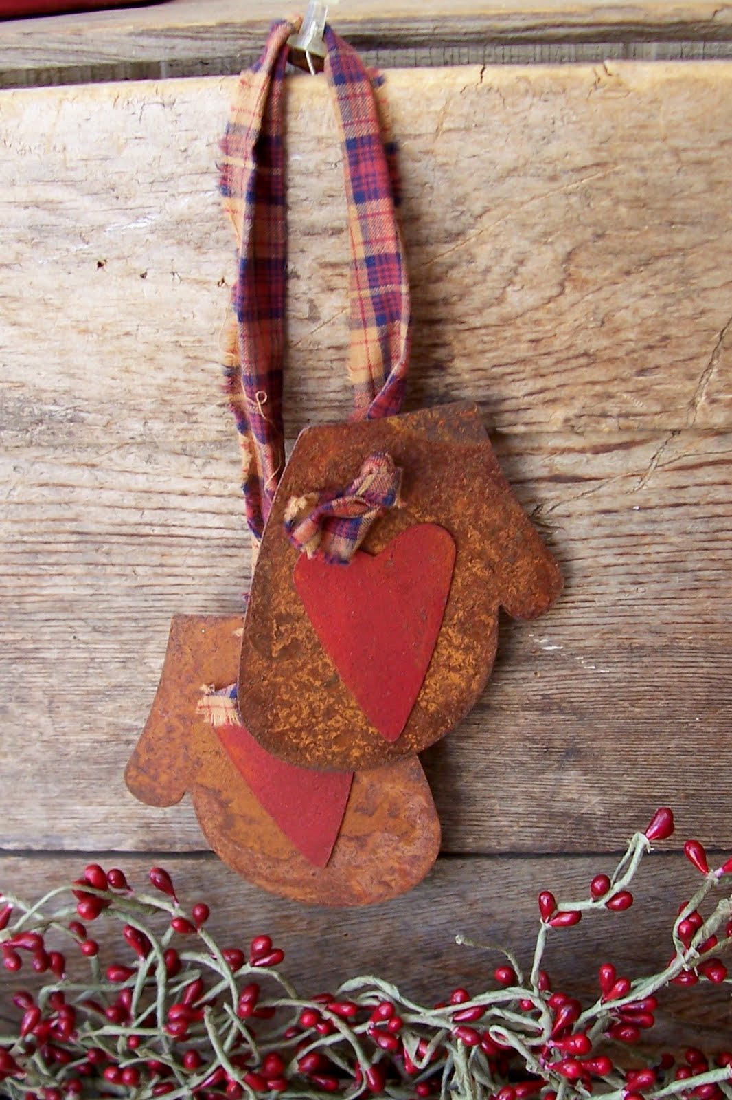 Vintage Keepsake Trunk: PriMiTiVe Folk Art Christmas Rusty Tin Mittens ...