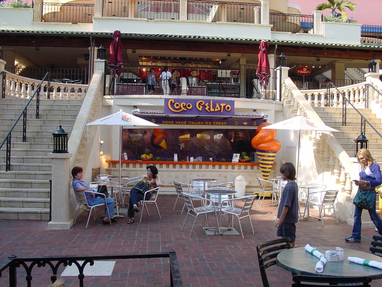 EatMoreChocolate.com: Miami Update: CoCoWalk in Coconut Grove