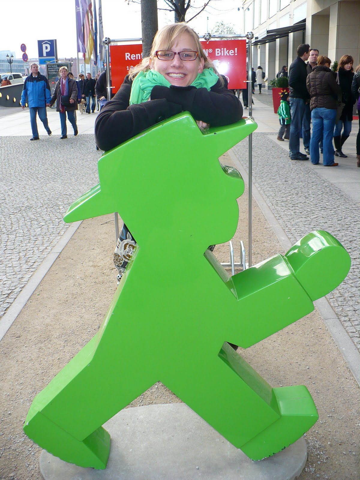 "This Girl is Hungary": Ampleman