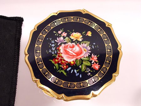 My Powder Compacts: VINTAGE STRATTON FLOWERS MOTIF