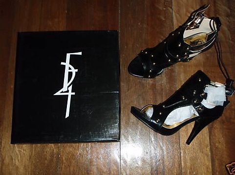 a lady in glamour: Forever 21 Is A Counterfeit Chic!