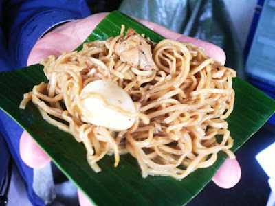 One Big Bite: My Favorite Pancit Habhab... Guess Where!