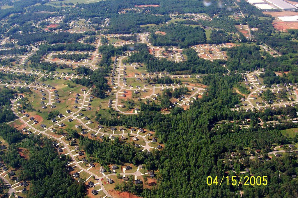 boiteaoutils: # The obscure history of suburbia by Noam Chomsky, Peter ...