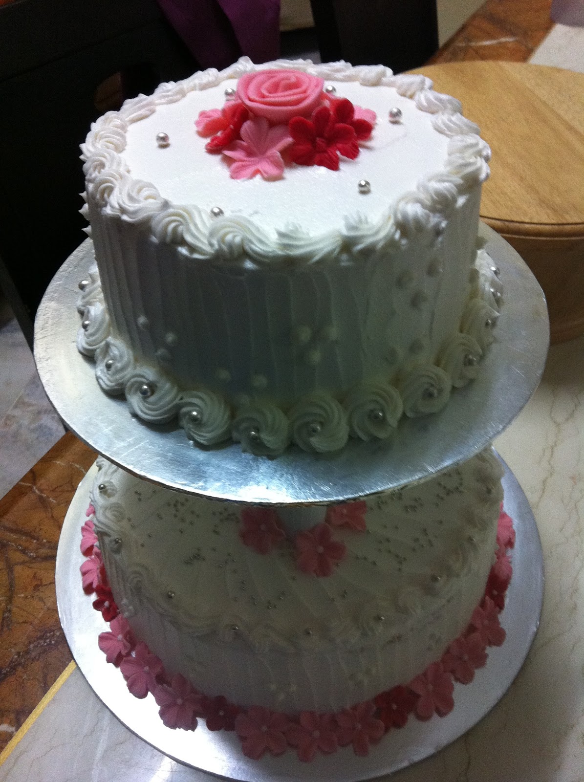 Homemade sweet treats....: Simple 2 tiers wedding cake ..........