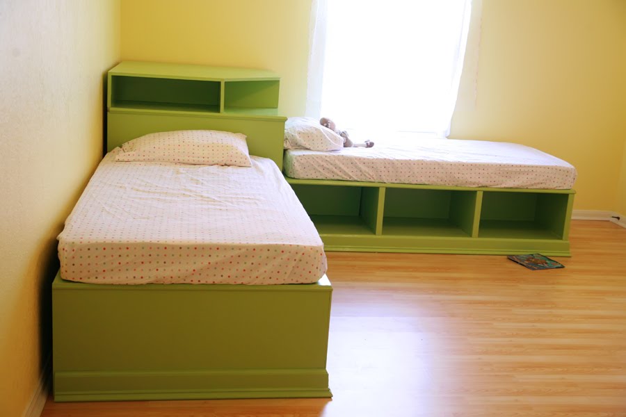 Girls’ Beds Project Complete! | The Pomeranch Saga