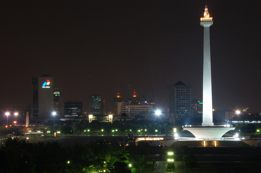 LOVE INDONESIAN: MONUMEN NASIONAL ( MONAS )