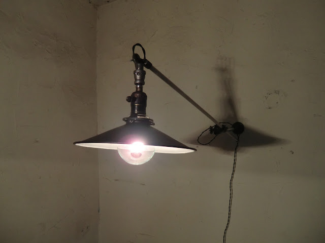 WO AND WÉ COLLECTION: Lampe O.C. White Industrial Wall Mounted Light ...