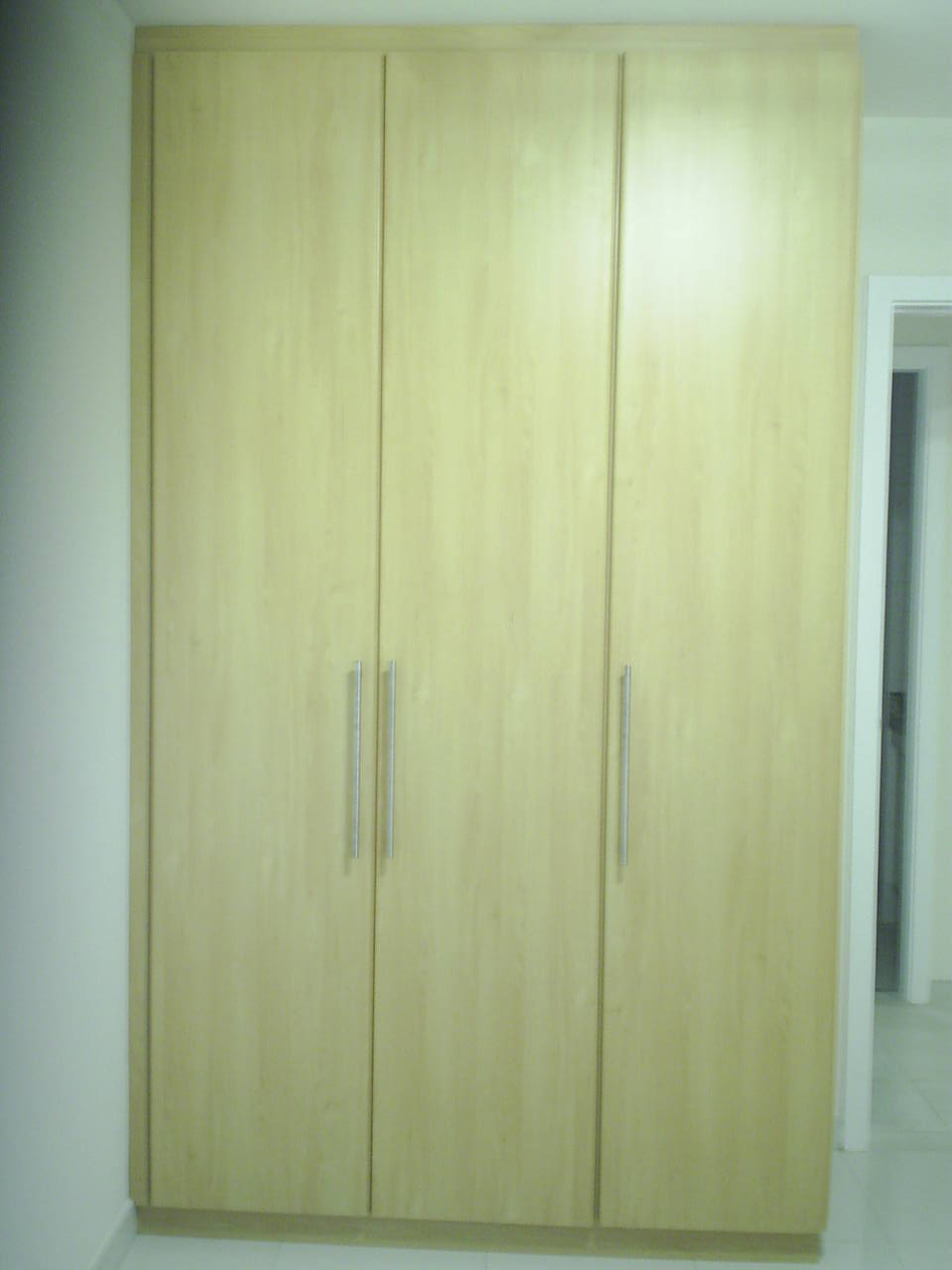 Francisco Pai & Filho: Guarda Roupas Revestidos e painel.