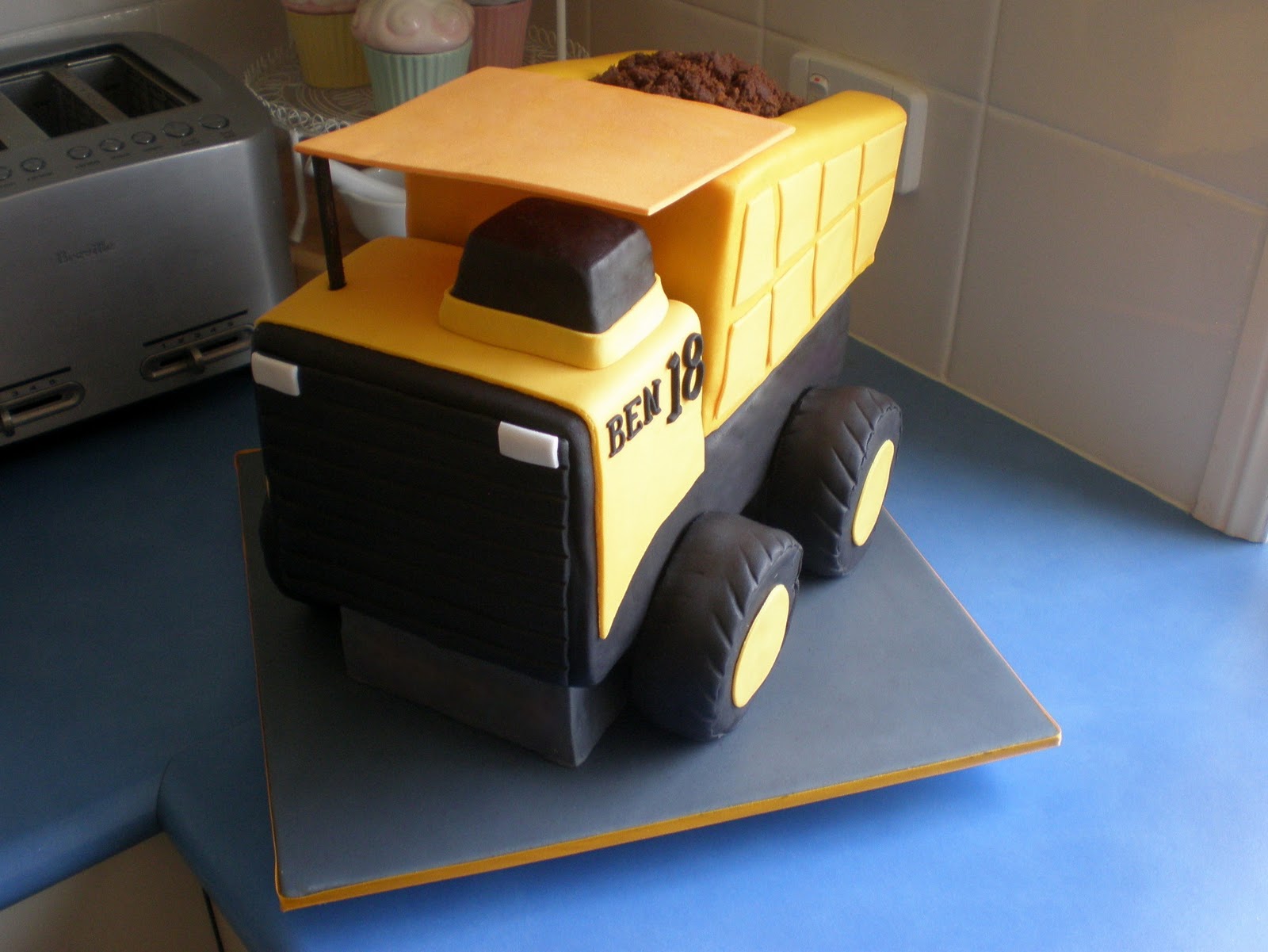 Sugar Siren Cakes Mackay: Mining/Construction Truck Cake