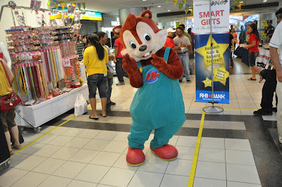 -: Maskot MarryBrown Kompleks Bukit Jambul Bertemu Pelanggan