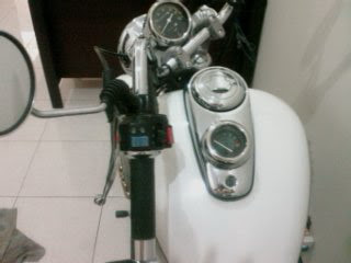 TEMPAT UNIK 2: Motor Sanex Tahun 2006 Putih Model Harley Mulus