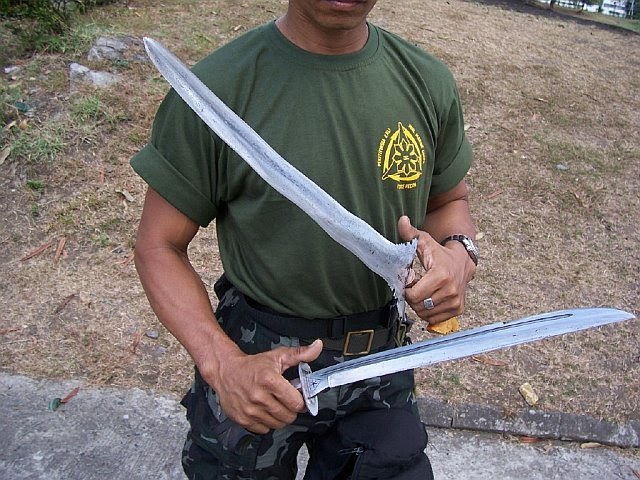 Pekiti Tirsia Kali Blades