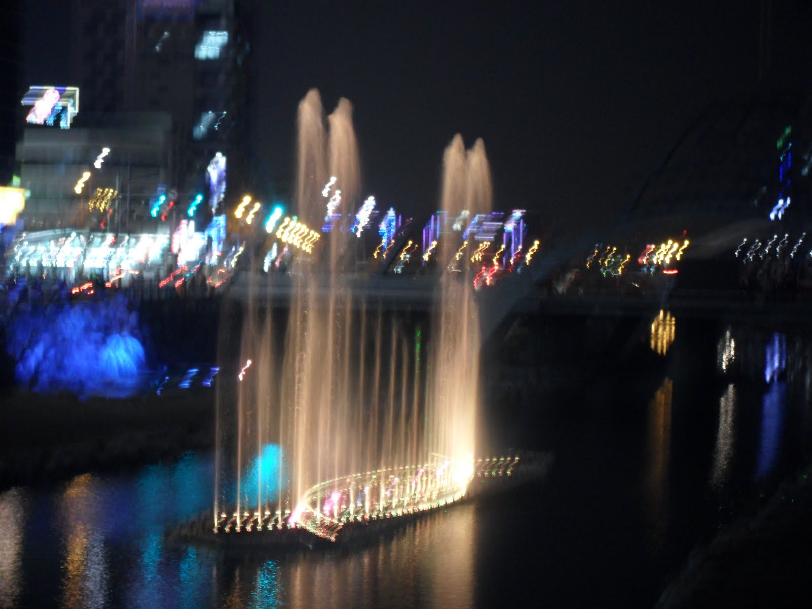 Elaine 링's 세계: Korean Mesmerizing Scene- Water Splash