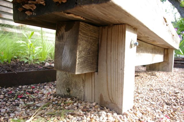 The Grackle: sit: Garden Bench