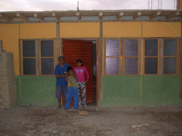 VIVIENDAS CON QUINCHA MEJORADA EN ICA: BENEFICIARIOS CON SUS VIVIENDAS ...