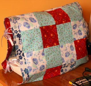 Borcanul cu acadele: Jucarie noua si lucioasa