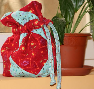 Borcanul cu acadele: Jucarie noua si lucioasa