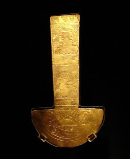 4,000 AÑOS DE ORO AMERICANO: ORO DEL PERÚ; TUMI