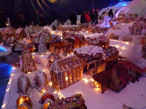 The Helpful Art Teacher: Making Gingerbread Houses...they're not just ...