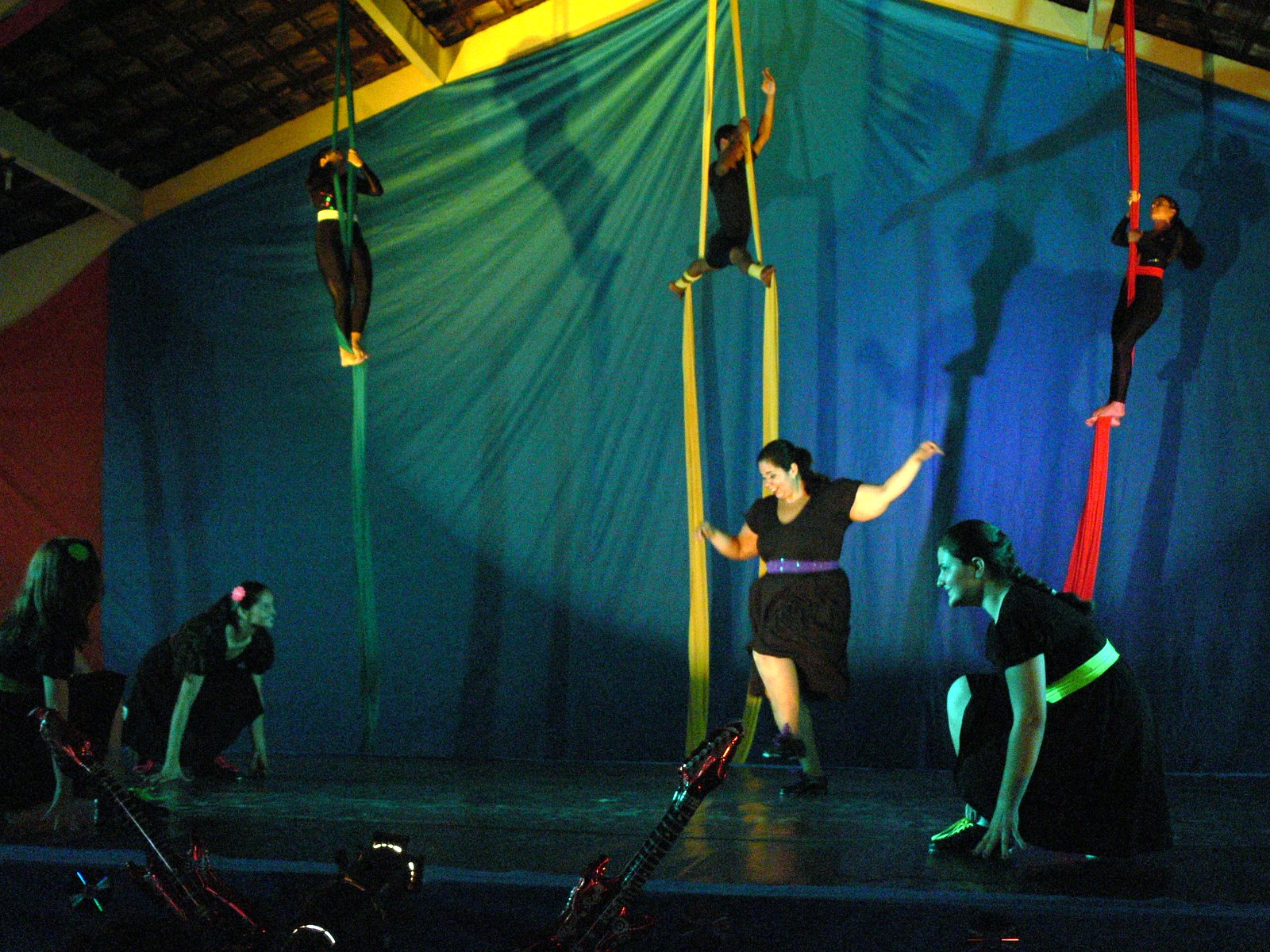 DANÇA AÉREA Carolina Furtado: Ballet, Jazz e Sapateado na TALENTO