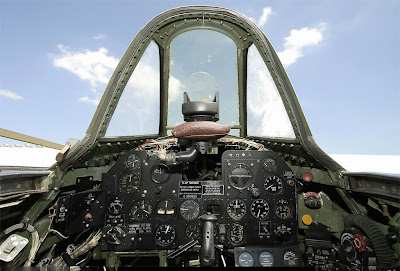 ex-OGMA: Cockpit do P-47 Thunderbolt
