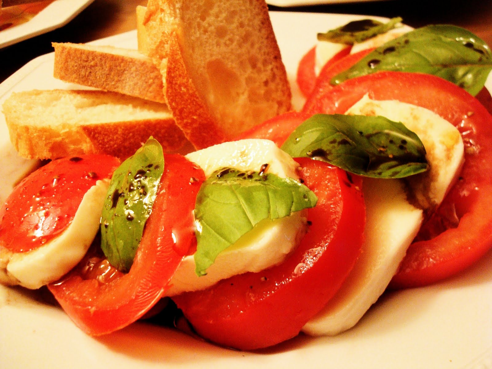 nomadichimee: Caprese Salad w/ Sourdough Bread