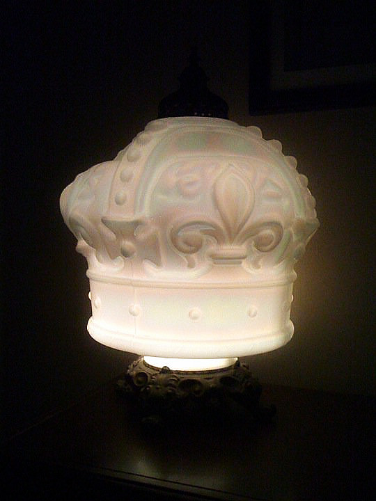 Loo-la-bee Simplicity: The Amazing Crown Lamp