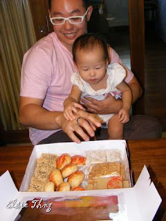 at the end of the rainbow ii: teochew wedding cake meets teochew gal