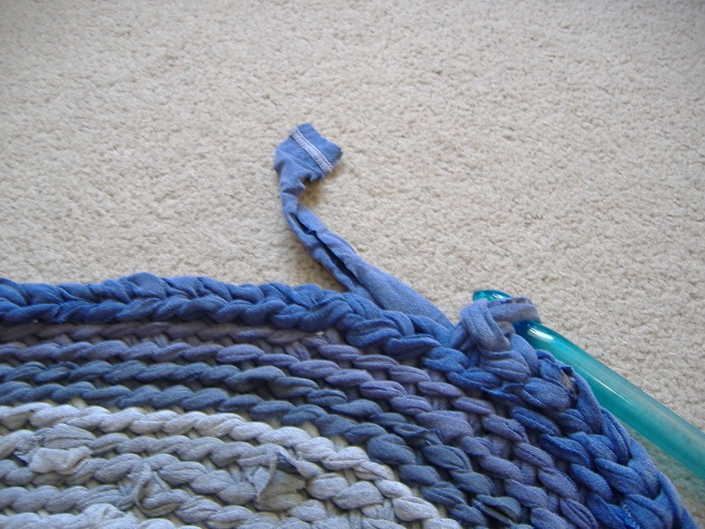 My Fabulously Flawed Life: T-Shirt No Braiding - Braided Rug