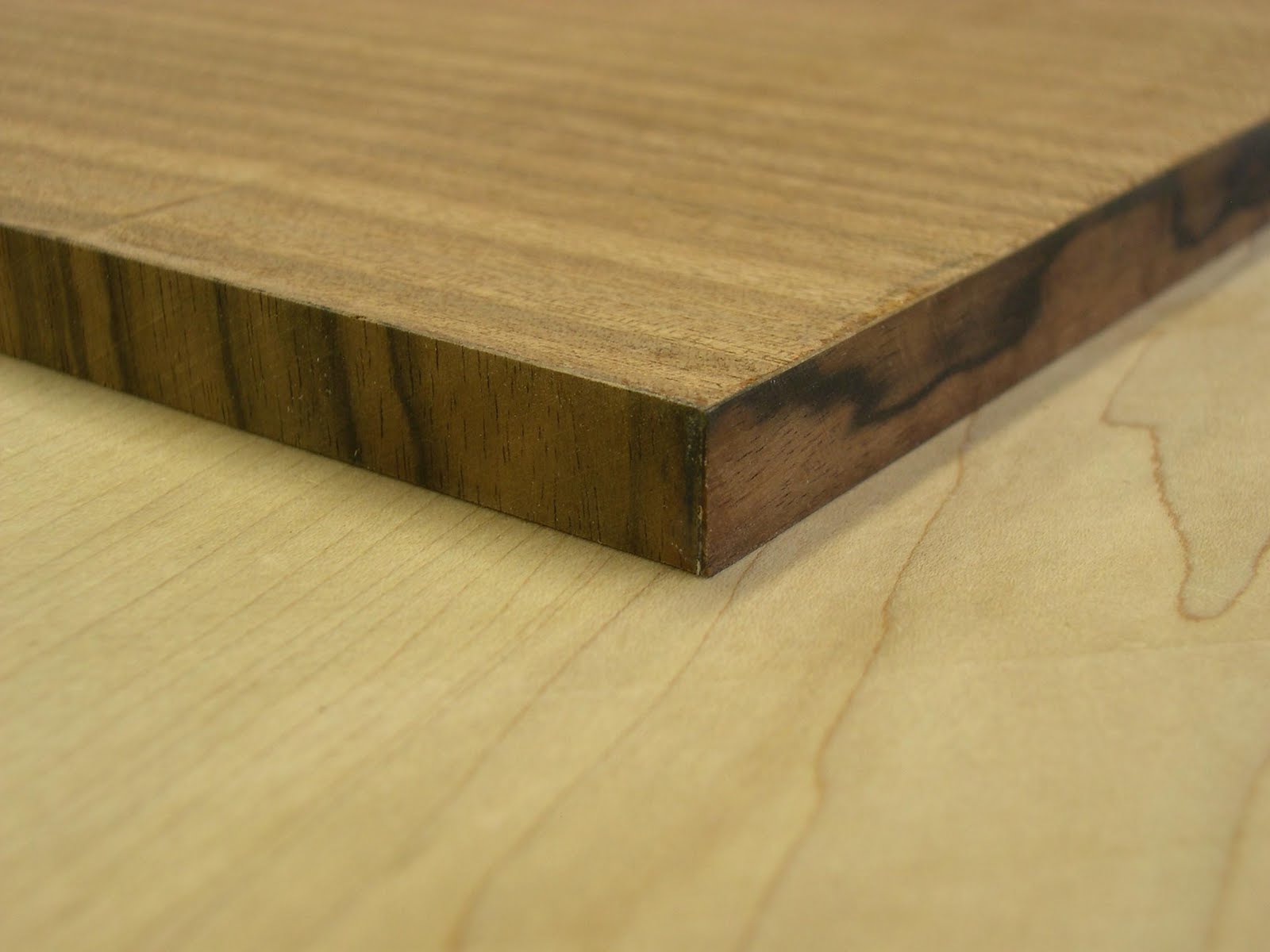 Sauer & Steiner: Hide glue & hammer veneering - round I