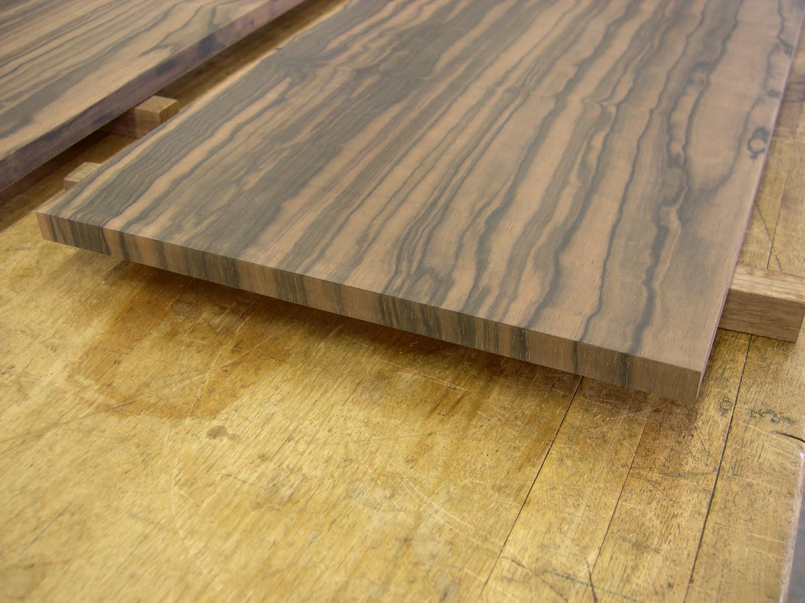 Sauer & Steiner: Hide glue & hammer veneering - round I