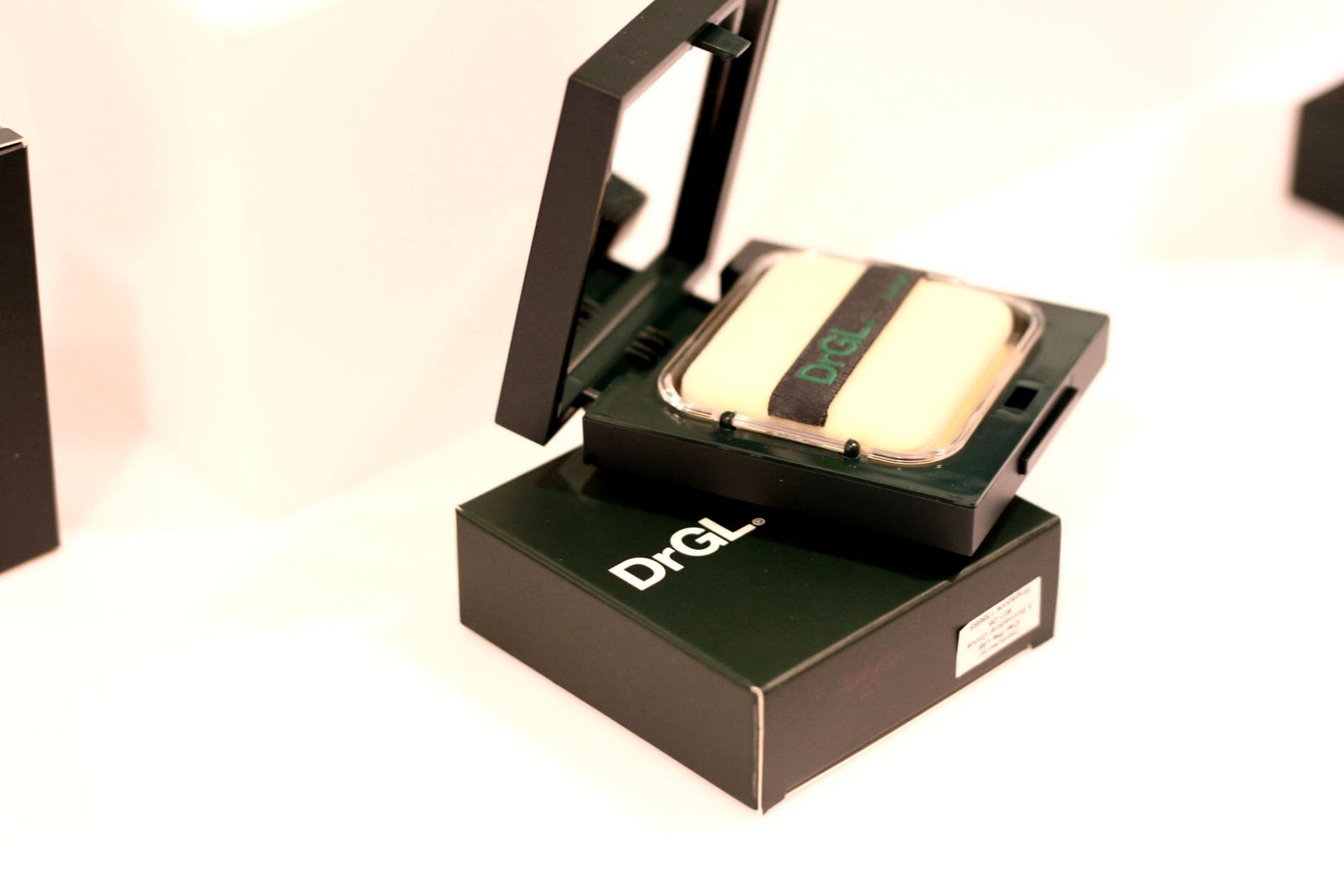 ONESIXTYNOTEPAD: DrGL SKIN CARE LAUNCH, ESCENTIALS PARAGON.