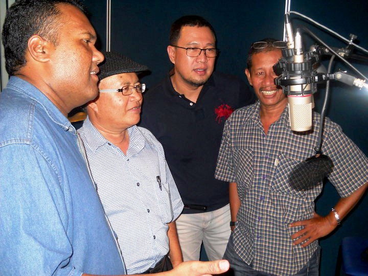 GALAPAGOS: Omar Arif Rakam Lagu Irama Boria dengan GALAPAGOS