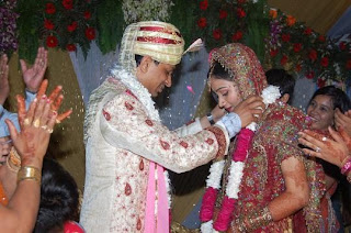 THE INDIAN WEDDING: Hindu Marriage Ceremony: Var Mala (or Jai Mala)