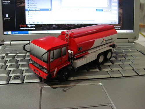 Papercraft and Papermodel: Pertamina Oil Truck Papercraft
